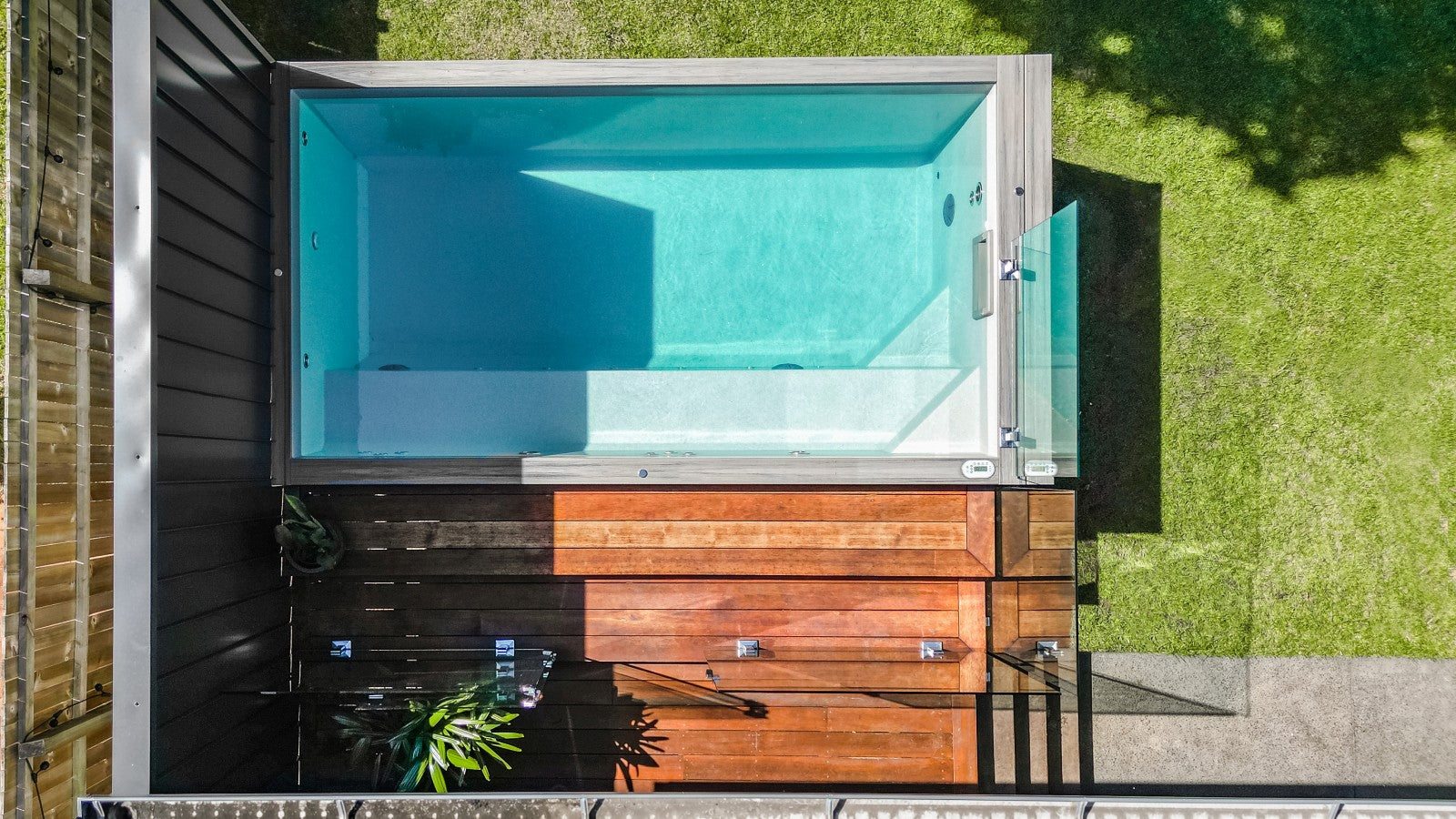 The Pool Distributor
